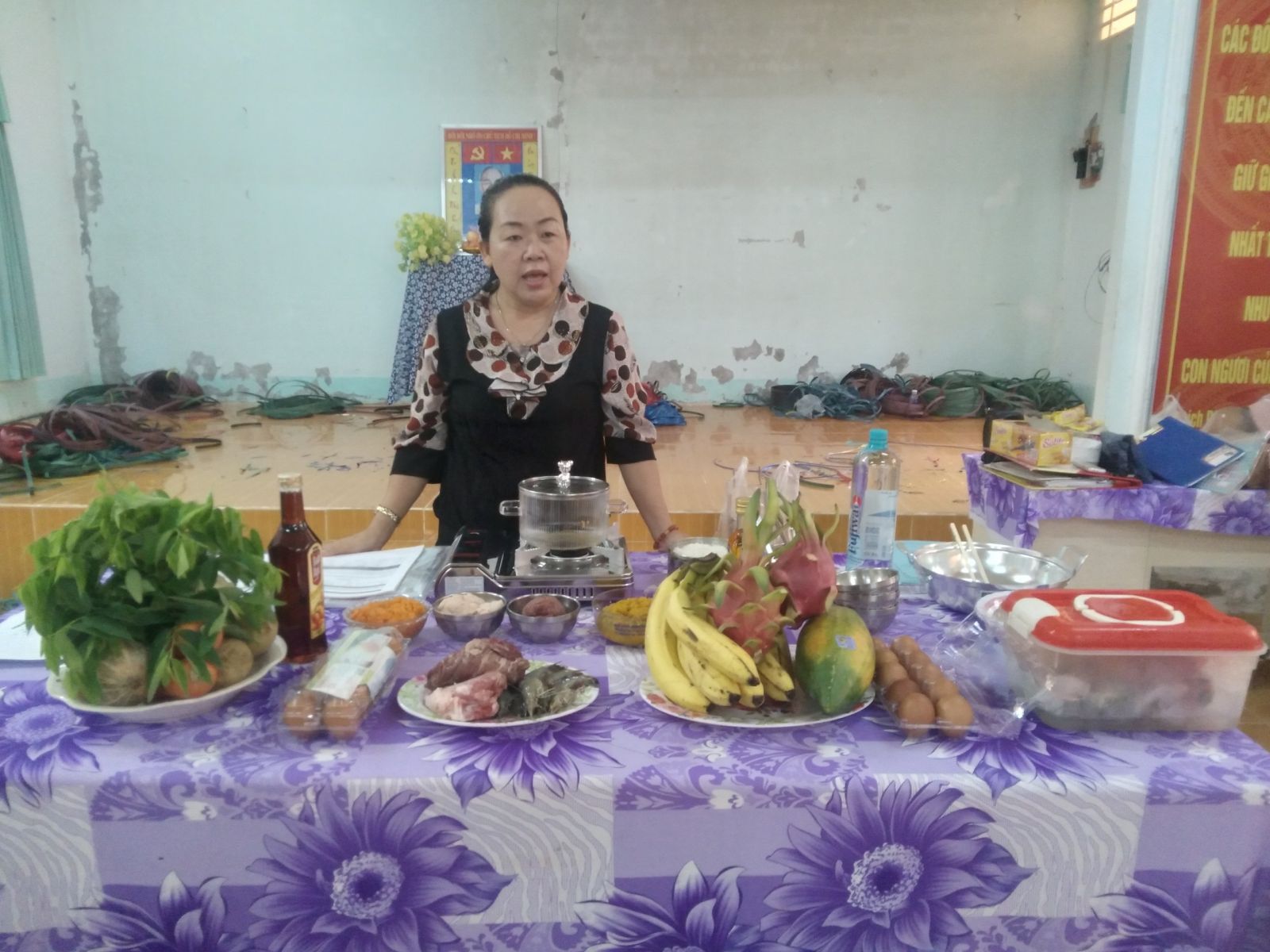 Thực hành dinh dưỡng cho phụ nữ mang thai và bà mẹ có con dưới 2 tuổi tại xã Hưng Hội.